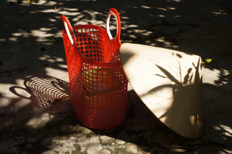 Ooh La La, I Love Wearing My Nón Lá (Vietnamese Conical Hat)! | Lan Huế